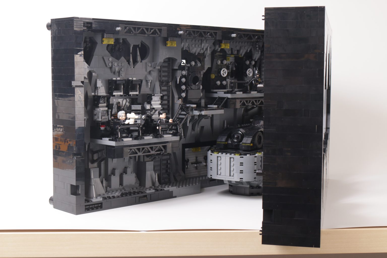 LEGO Batman 76252 Batcave – Shadow Box review