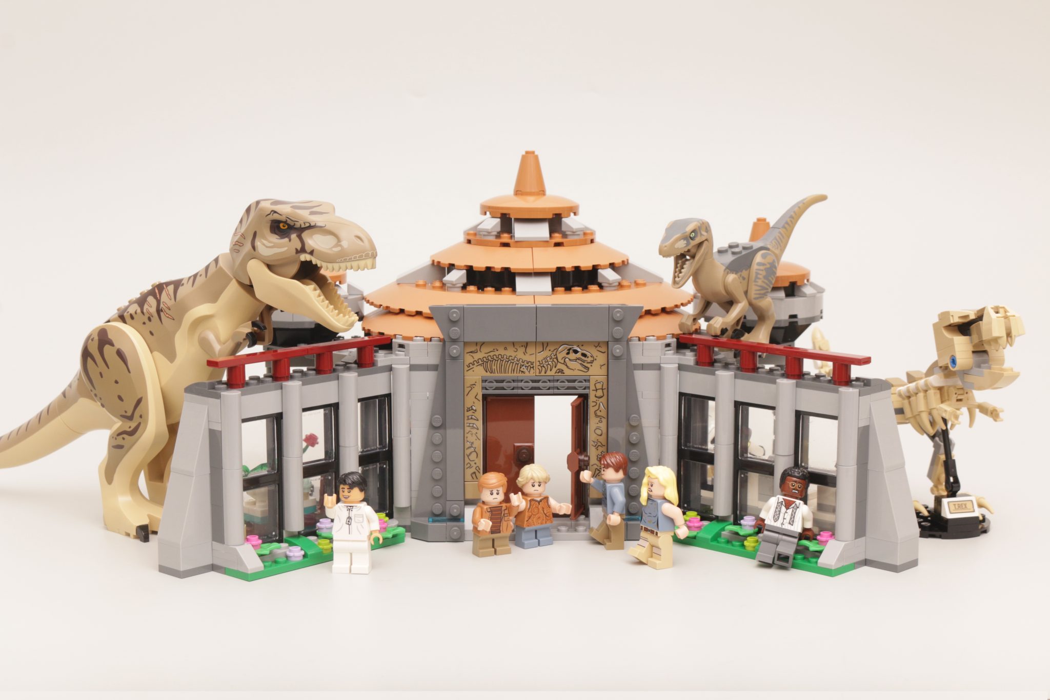 LEGO 76961 Visitor Centre: T. rex & Raptor Attack review