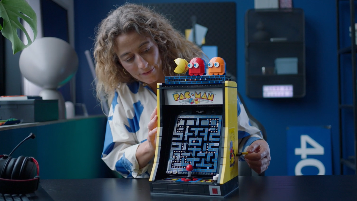WATCH: New LEGO PAC-MAN arcade set has a nifty twist