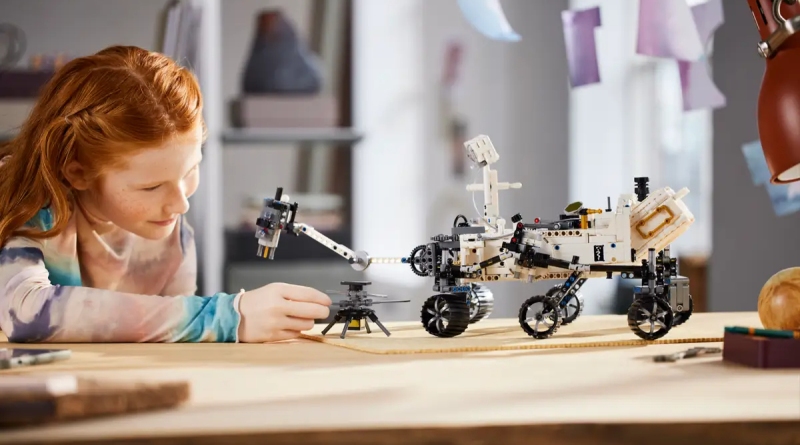 NASA Mars Rover and John Deere LEGO Technic sets out now