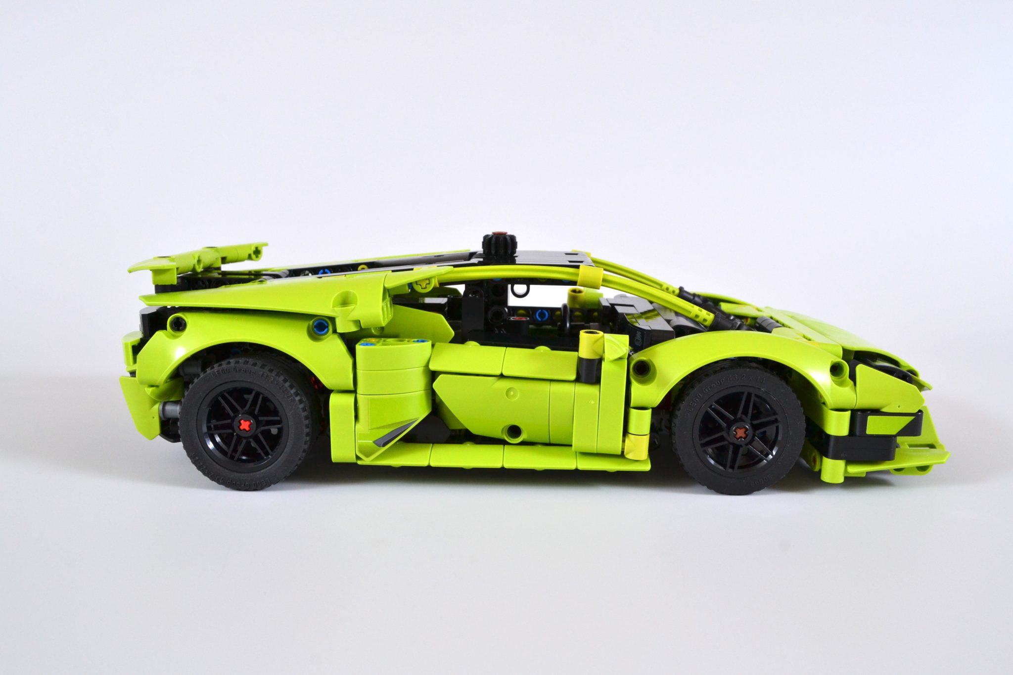 LEGO Technic 42161 Lamborghini Huracán Tecnica review