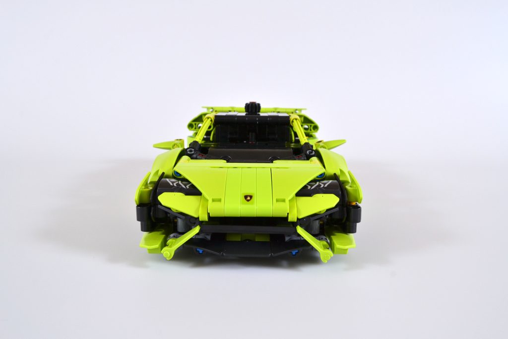 LEGO Technic 42161 Lamborghini Huracán Tecnica review