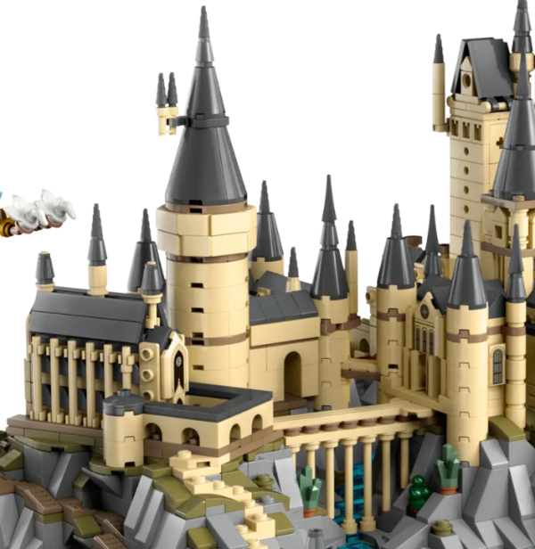 Comparing the microscale LEGO Harry Potter Hogwarts Castles