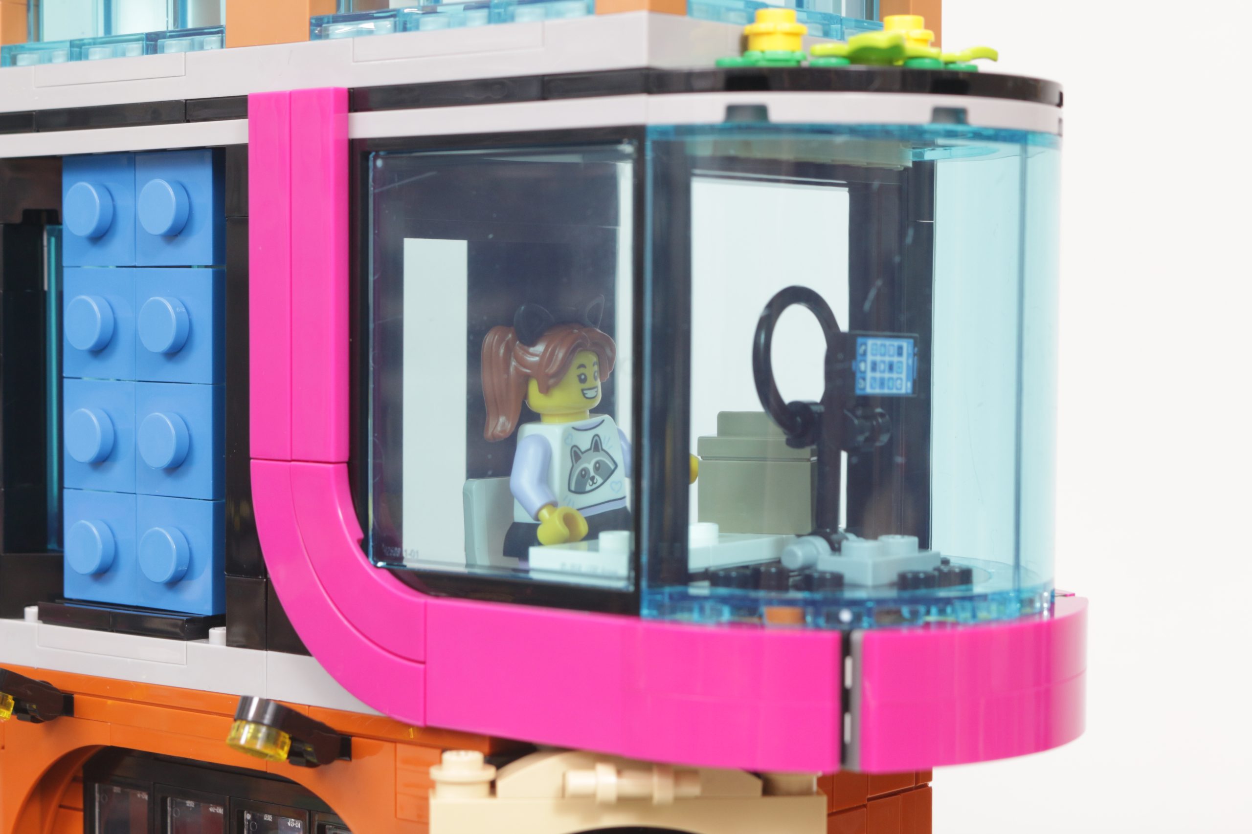LEGO City 60380 Downtown review and full gallery