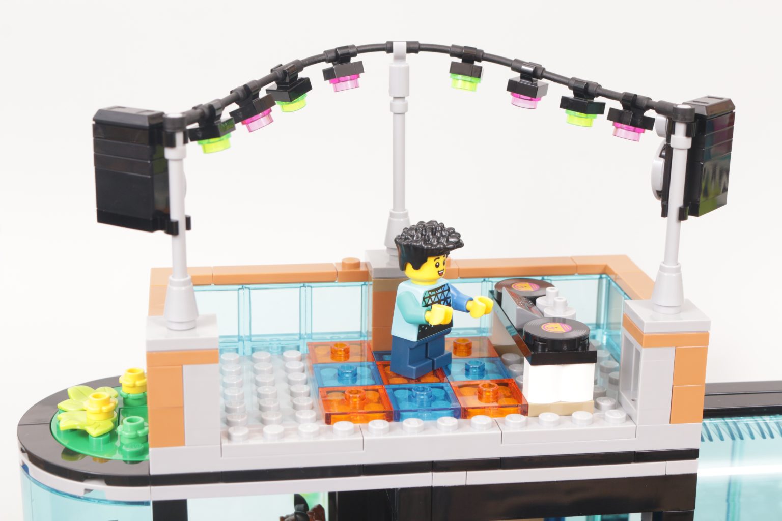 LEGO City 60380 Downtown review and full gallery