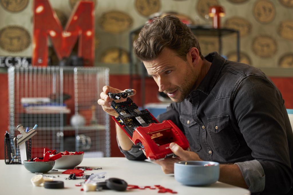 LEGO Icons Chevrolet 10321 Corvette visual tour and gallery