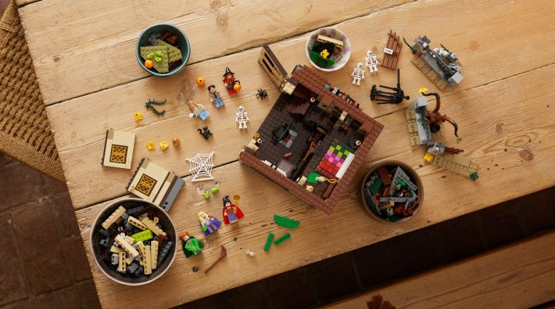 Six things in LEGO 21341 Hocus Pocus directly from the film