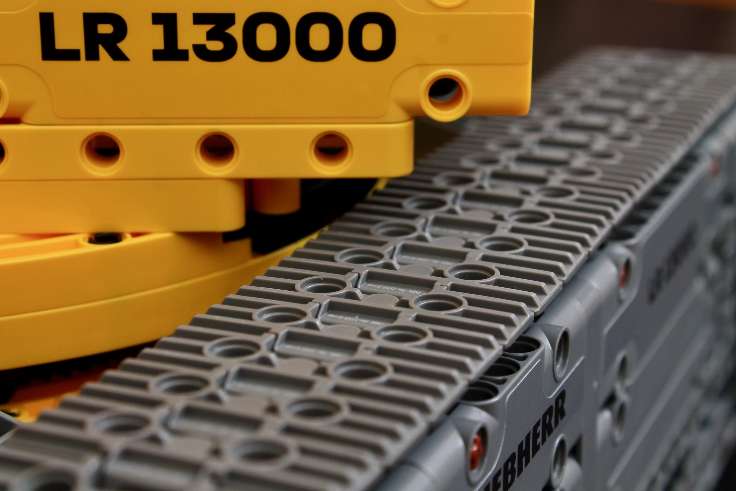 LEGO Technic 42146 Liebherr Crawler Crane LR 13000 review