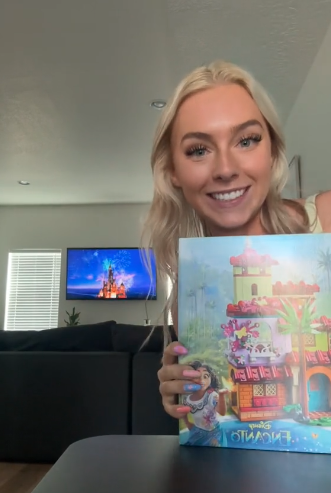 Experience the thrill of the very first LEGO set again