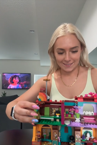 Experience the thrill of the very first LEGO set again