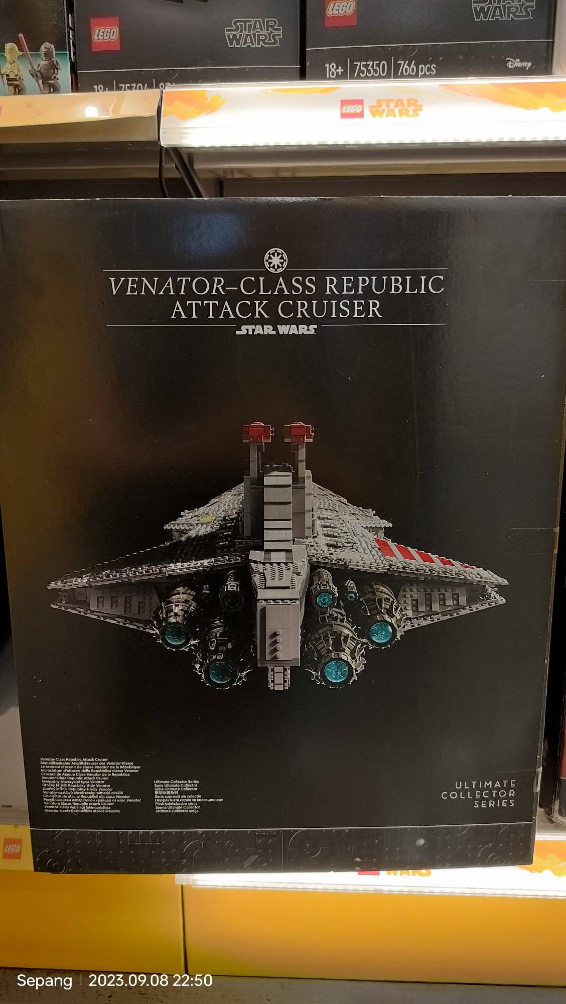 LEGO Star Wars fans zien een bekend gezicht in UCS Venator