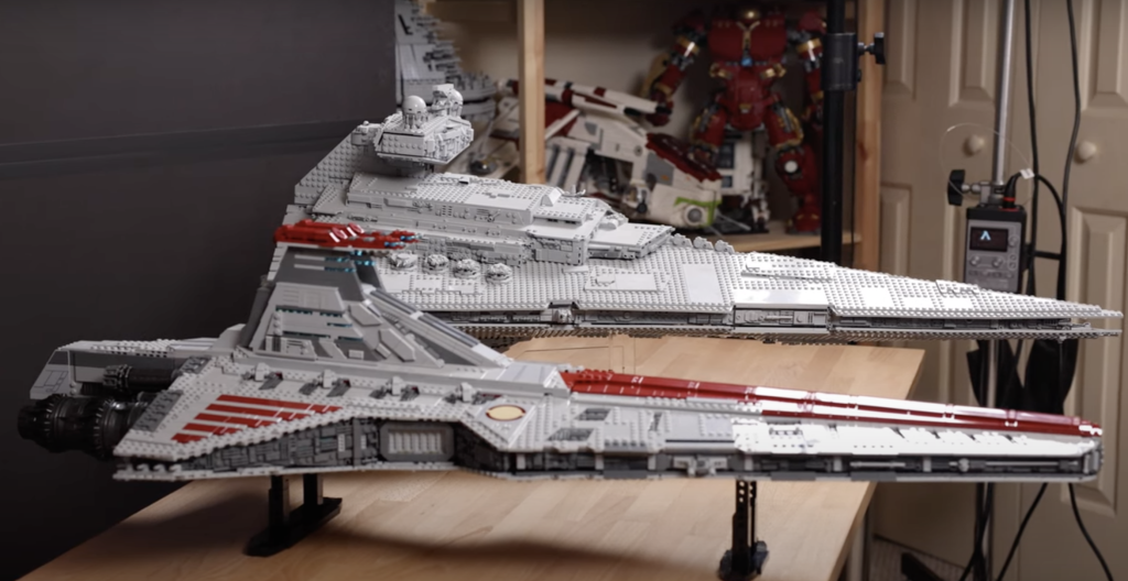 Confronta LEGO Star Wars UCS Venator to UCS Imperial Star Destroyer ...